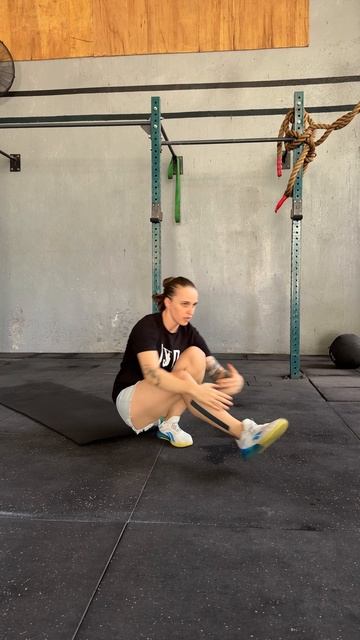 Перекат в сед на 1 ноге