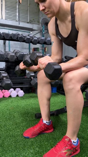 Закачка запястья (пронированый хват)