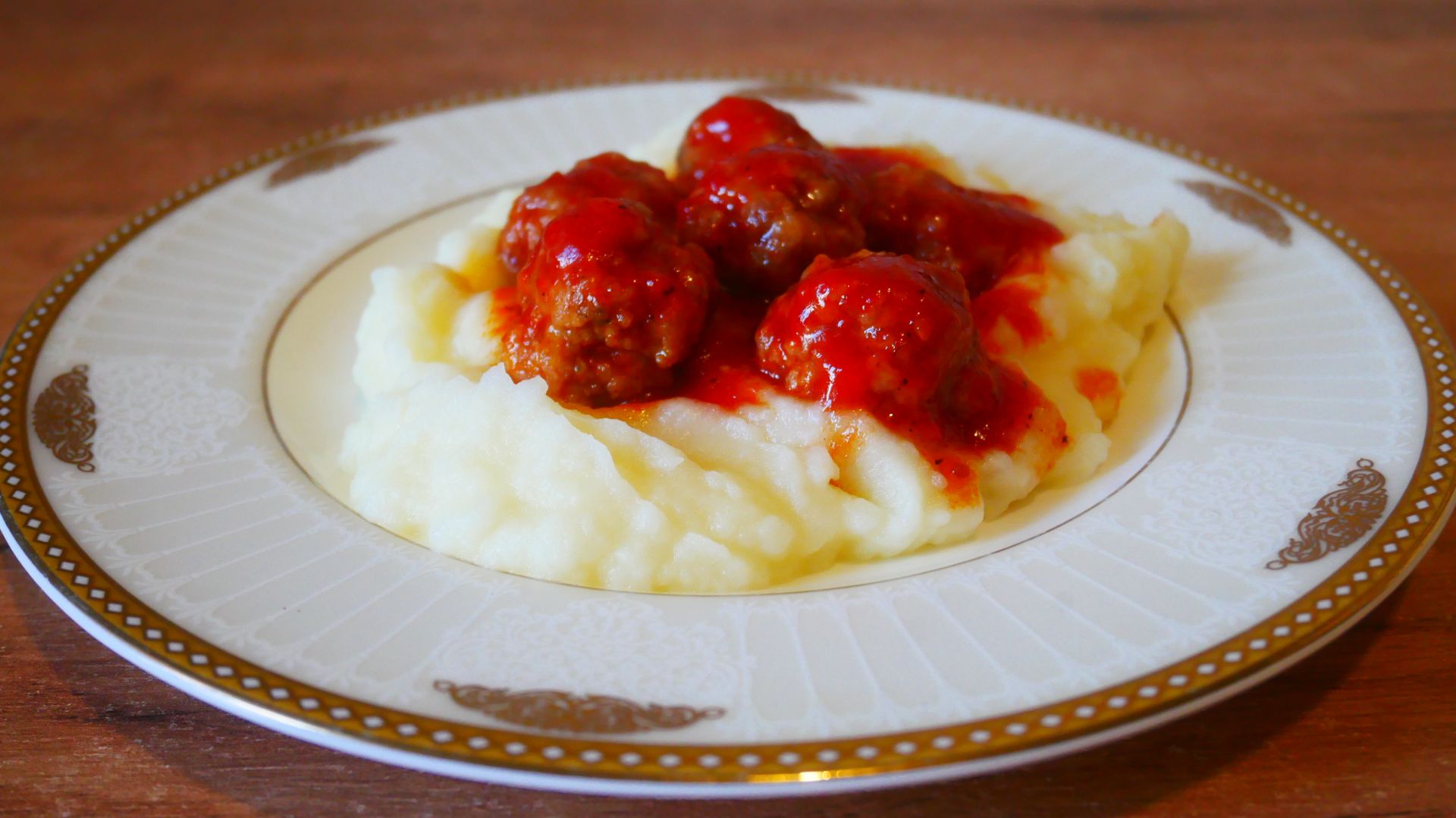 Фрикадельки в томатном соусе