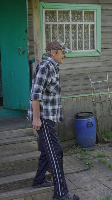 Жизнь в деревне - сплошная борьба.