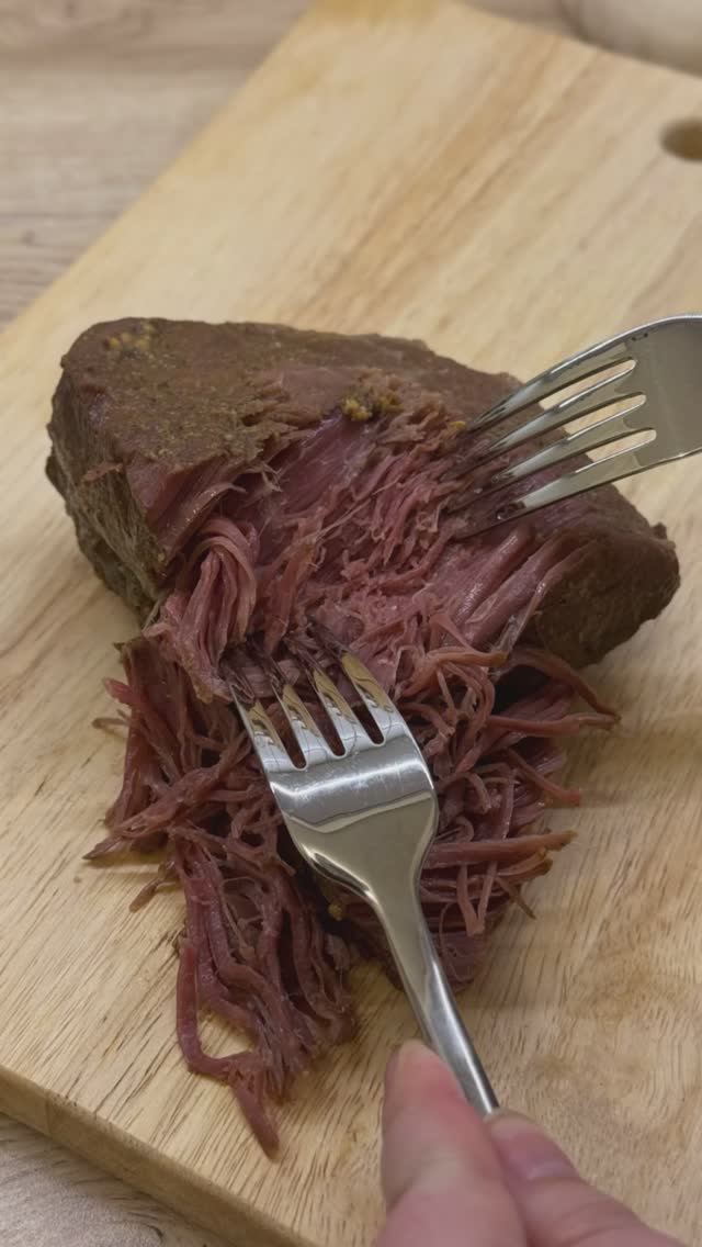 РВАНАЯ ИЛИ ТОМЛЕНАЯ говядина, которая БУКВАЛЬНО ТАЕТ ВО РТУ! Нежнейшие волокна можно даже не жевать.