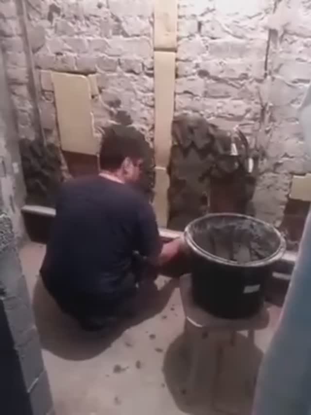 Снос стены , новые коммуникации и штукатурка , своими руками .