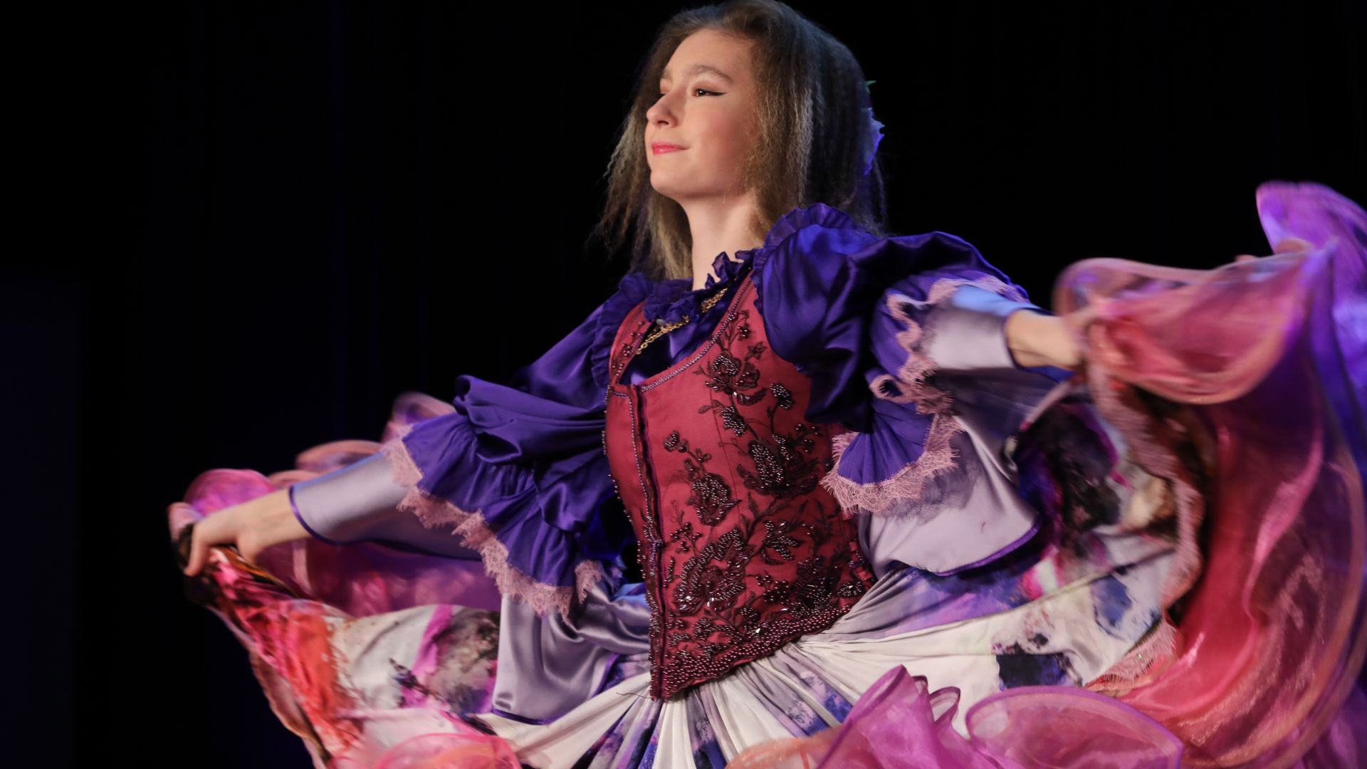 Машкова Любовь: Цыганский Таборный танец "Цыганские мелодии"