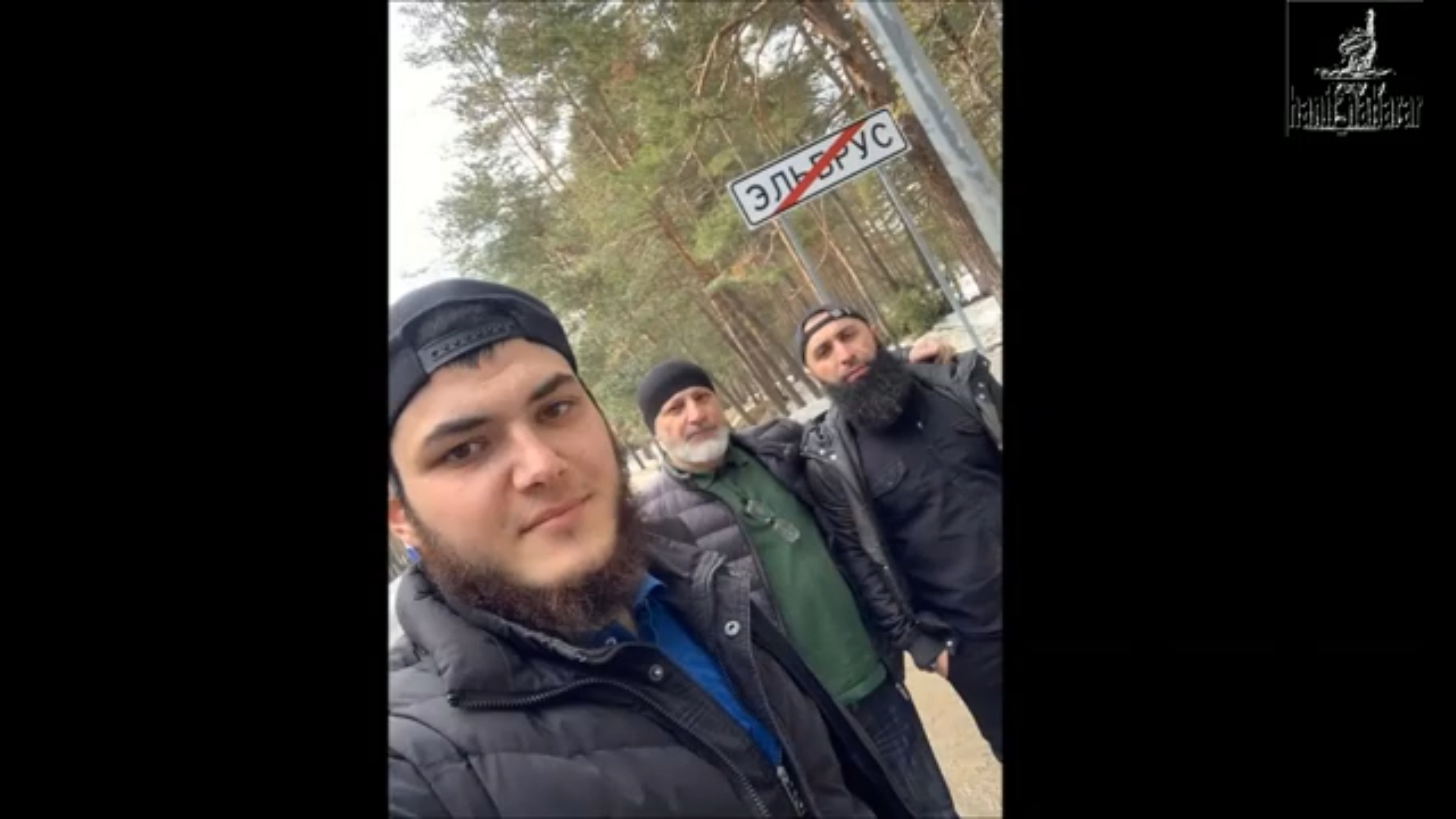 Справа горы,слева горы,а вокруг  Кавказ,мы армяне мусульмане приветствуем вас...