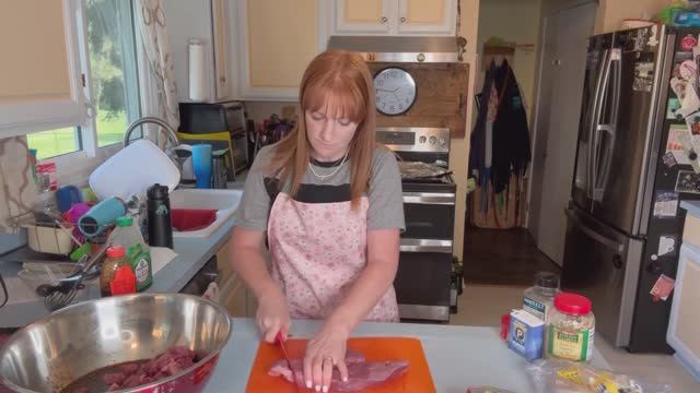 Мама  и её 11 детей. УРОК ПО ВТОРНИКАМ ГОВЯДИНА НА ПРОТИВНЕ С БРОККОЛИ.