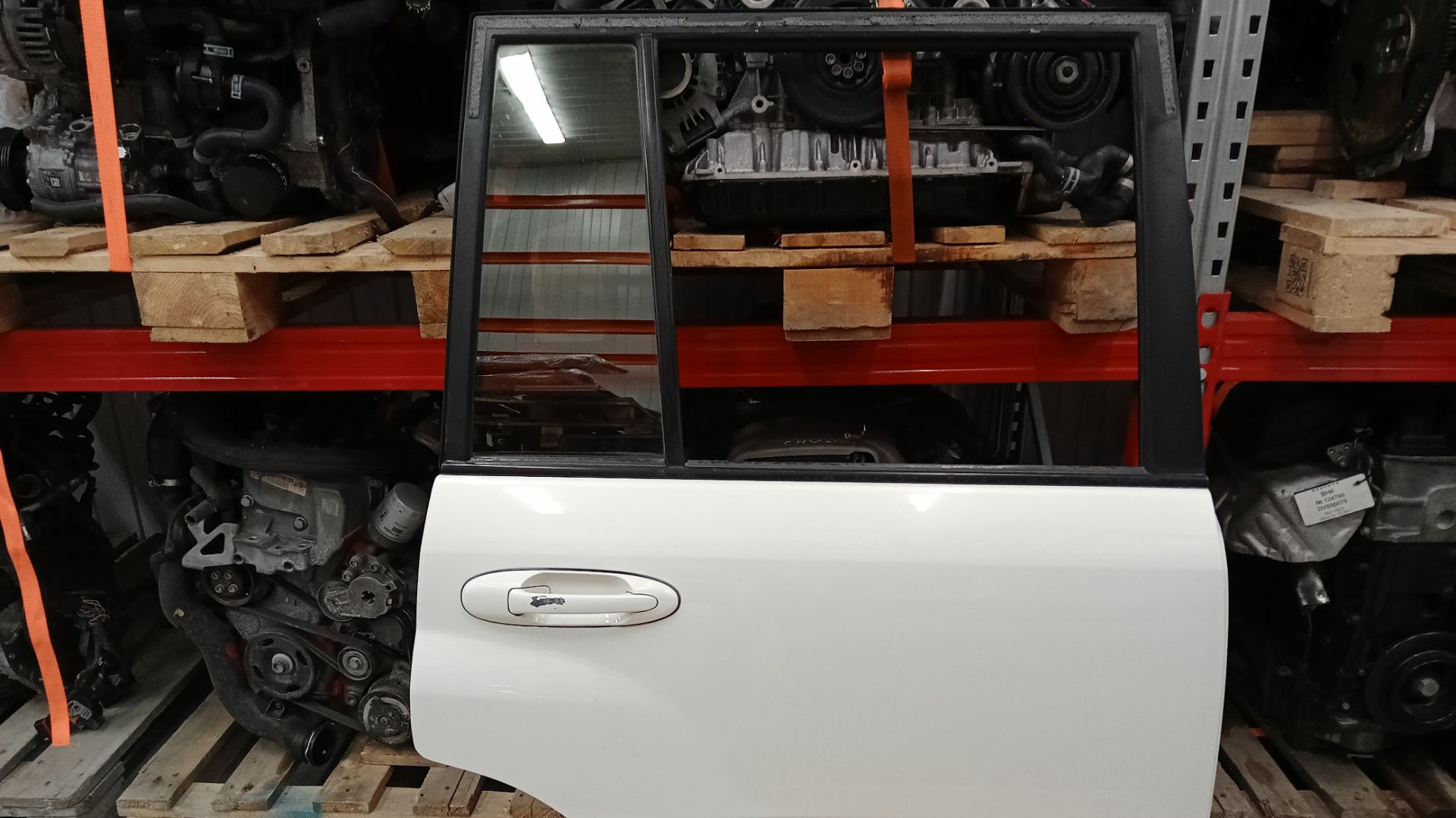 DZP00016 - Правая задняя дверь Toyota Land Cruizer 100 - цвет Белый