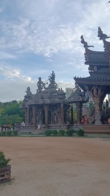 Деревянный собор на берегу Сиамского залива Не Туристический Храм: Sanctuary of Truth