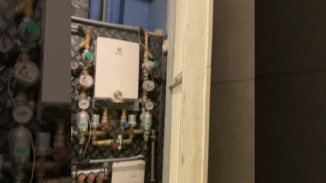 Двухстворчатый люк Шагма с дверцами разной ширины