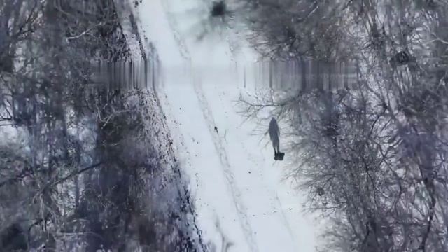 Русский терминатор заходит на штурм позиции.