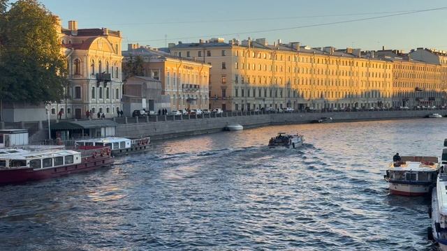 Закат на Невском. Холодный июнь 2025 года. Санкт-Петербург. Парадные фасады, реки и каналы