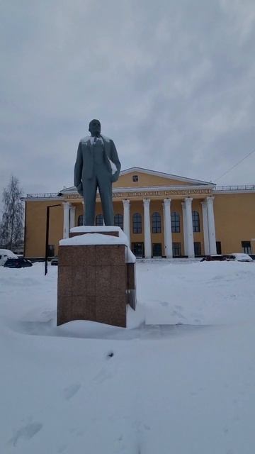 Памятник В. И. Ленину возле люберецкого Дома культуры