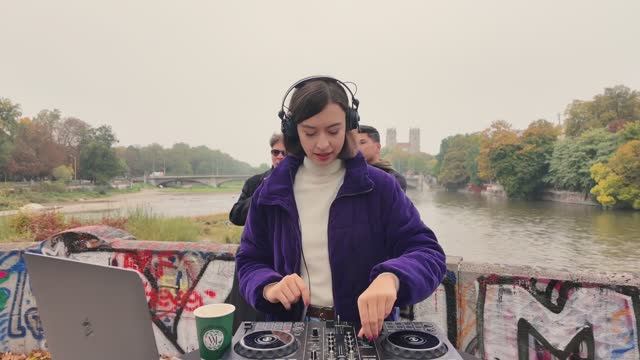 𝄞𝅘𝅥𝅯  🎵LIKA - Осенняя атмосфера Deep House, House, Groovy