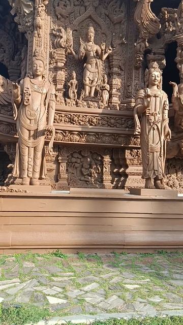 Храм Истины: не для инстаграма, а для души Не Туристический Храм: Sanctuary of Truth