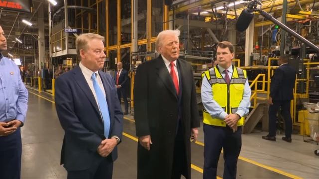 Президент Трамп принимает участие в посещении объекта и экскурсии по заводу, Детройт, 13 января 2026