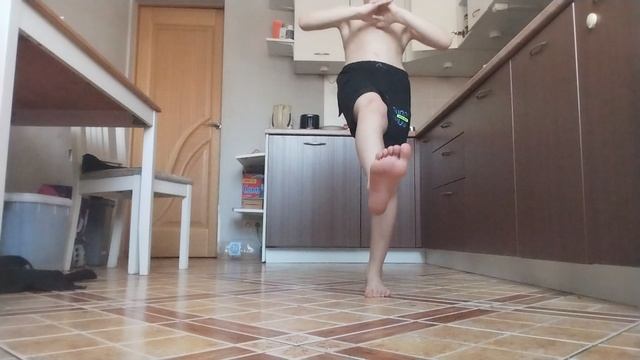 Растяжка ног