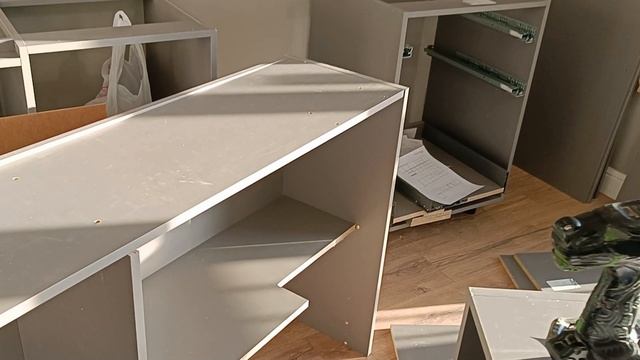 Сборка кухни. Опять полный бардак на объекте. Кто будет разгребать треш и исправлять косяки ?