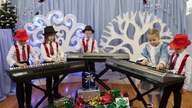 Джаз новогодний младший состав ансамбля ЮниАкс