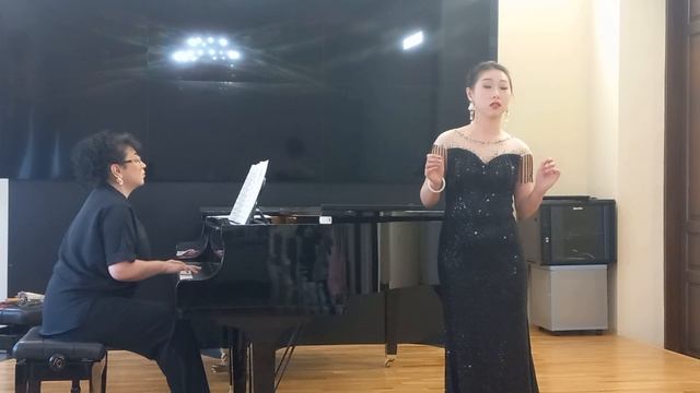 (8) -2 тур, конкурс КАМЕРАТА -поёт Юйхуа Хэ