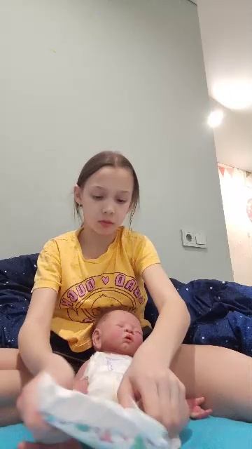 , распаковка подгузников от фирмы первым делом