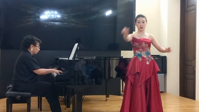 (6а) -20251015_174716 - поёт Юйхуа Хэ