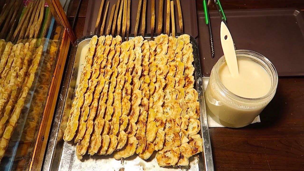 Жареный банан - уличная еда в Бангкоке, Таиланд