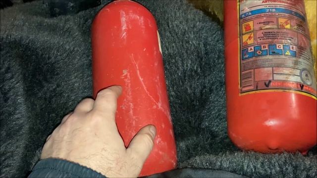 какой огнетушитель лучше! порошковый или углекислотный!