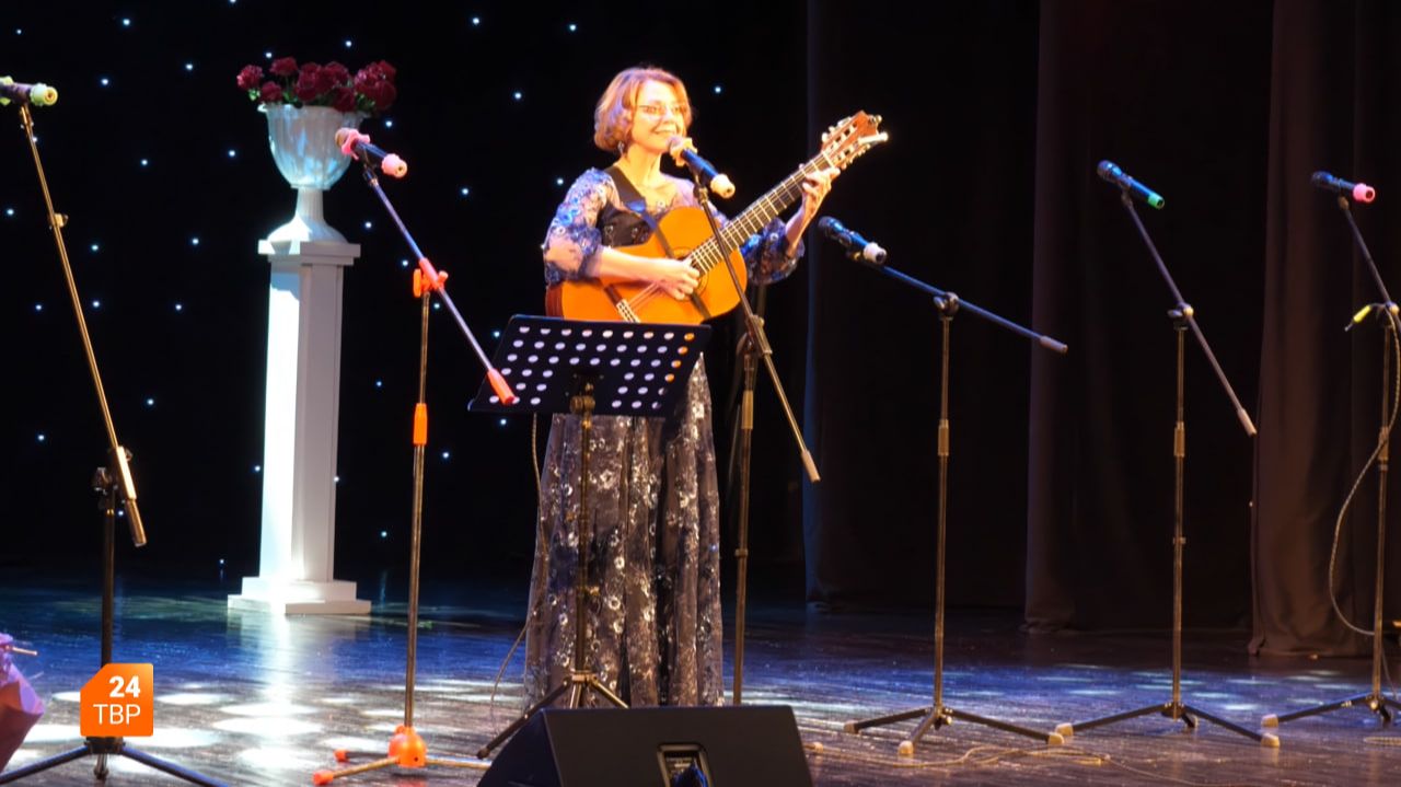 Руководитель «Журавлиной родины» Светлана Цывкина | Портрет на фоне