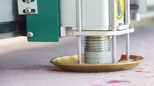 Многослойная резка деталей для кожаной обуви