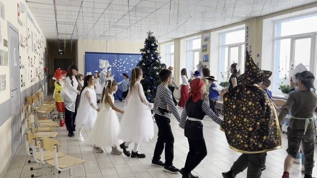 Новогодний утренник у Оли в Русскохаланской сельской школе #АутизмНеПриговор