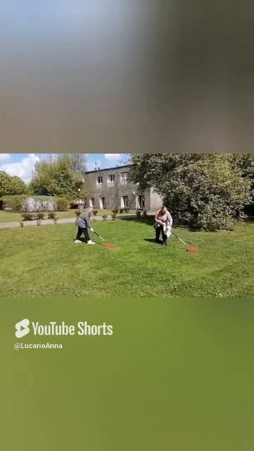 Сестрёнки - чемпионки на практике в Парке Горького. #работа#сестрёнки_чемпионки #музыка