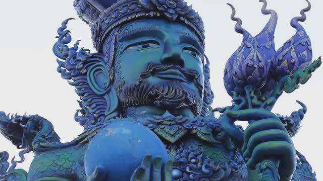Сказочный Синий храм в Чианграе, Таиланд - Wat Rong Seur Ten. Blue Temple in Chiang Rai