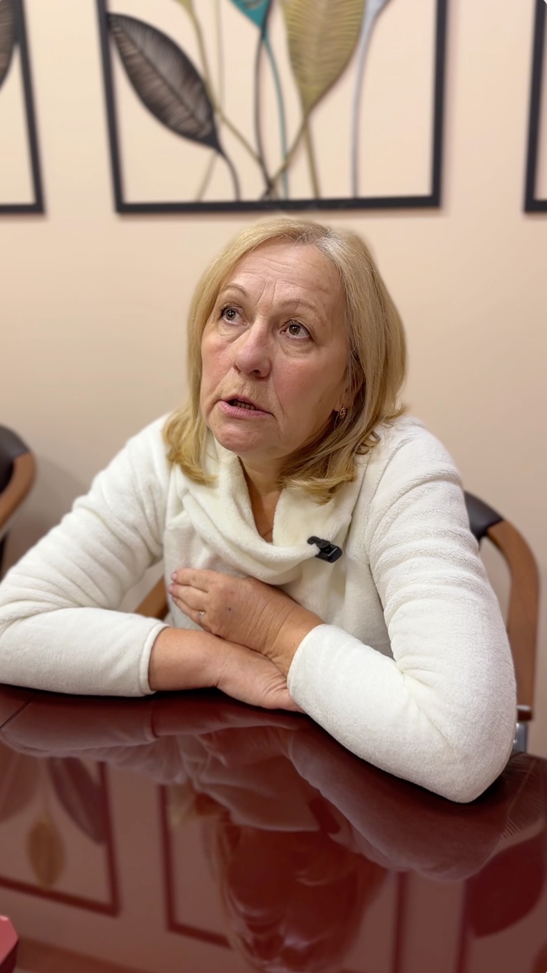 «Боялась, но решилась»: новые зубы взамен старых мостов и коронок