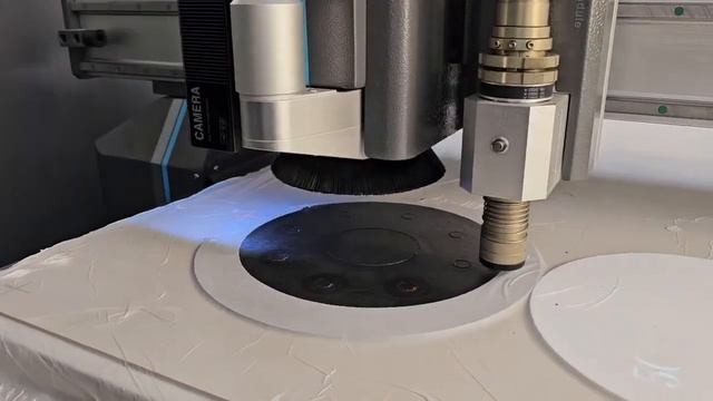 Резка уплотнительных пластин из высокопрочного графита толщиной 2 мм