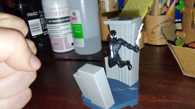 Классная фигурка Человека паука в костюме симбиота. Выглядит очень эпично и шикарно.