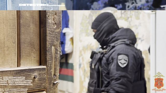 Сотрудники полиции пришли в хостел для иностранцев, обустроенный прямо на территории рынка