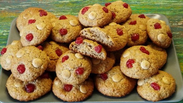 Печенее вишневое овсяное.