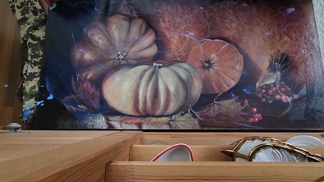 покрываю картину лаком.