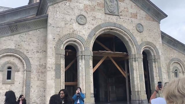 Грузия. Кахетия. Застолье по дороге. Древний монастырь Бодбе.