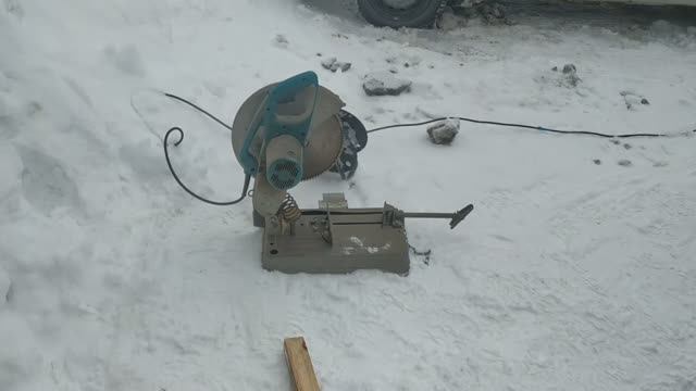 Скоростная торцовка для быстрого распила дерева из монтажной пилы.