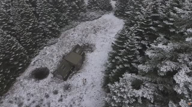Снежный кемпинг в  трехкомнатном надувном домике