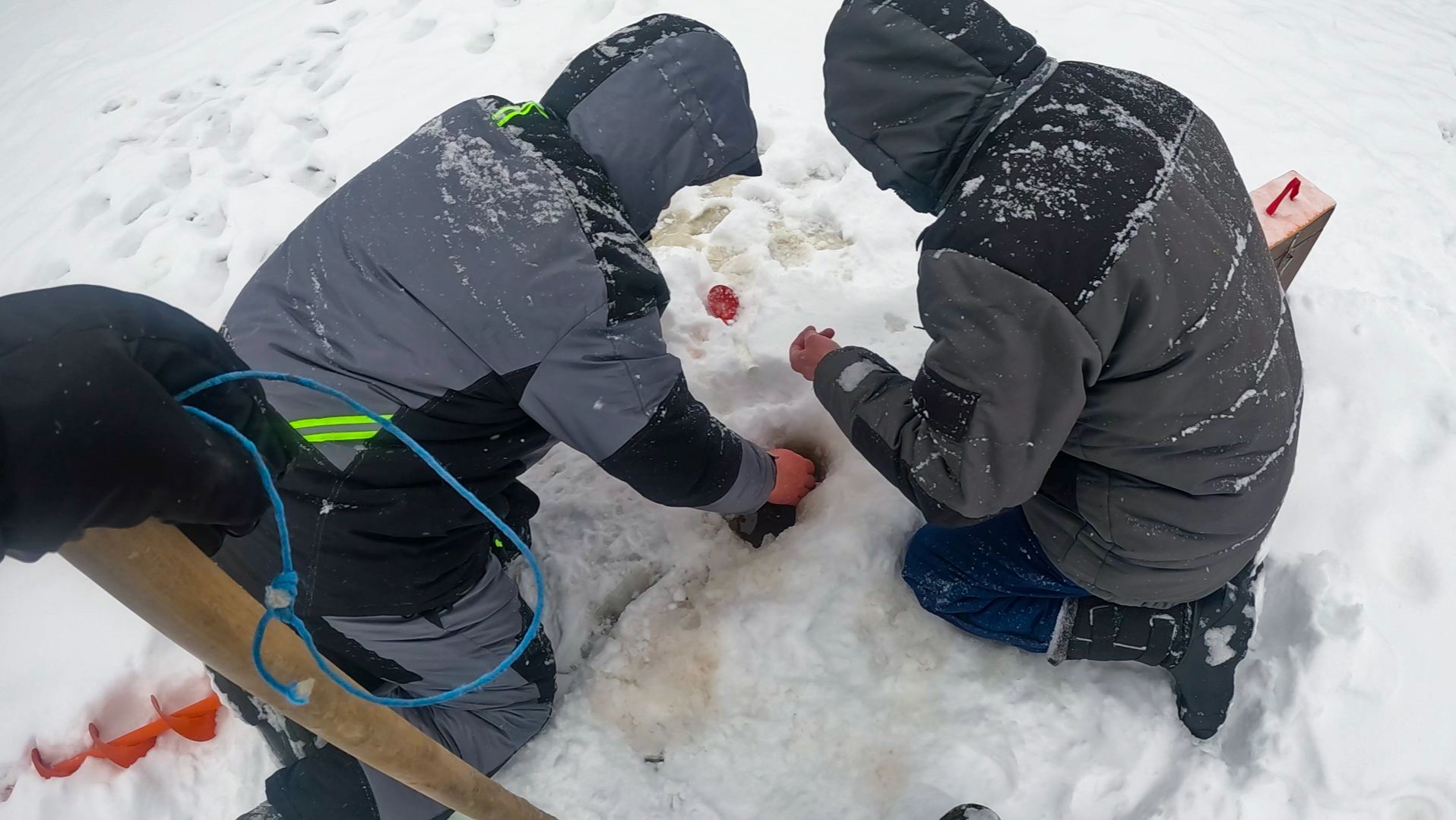 ОН НЕ ЛЕЗЕТ В ЛУНКУ, ДАВАЙ ПЕШНЮ! Этот балансир МЕНЯ НЕ ПОДВОДИТ!. Рыбалка зимой в 2026
