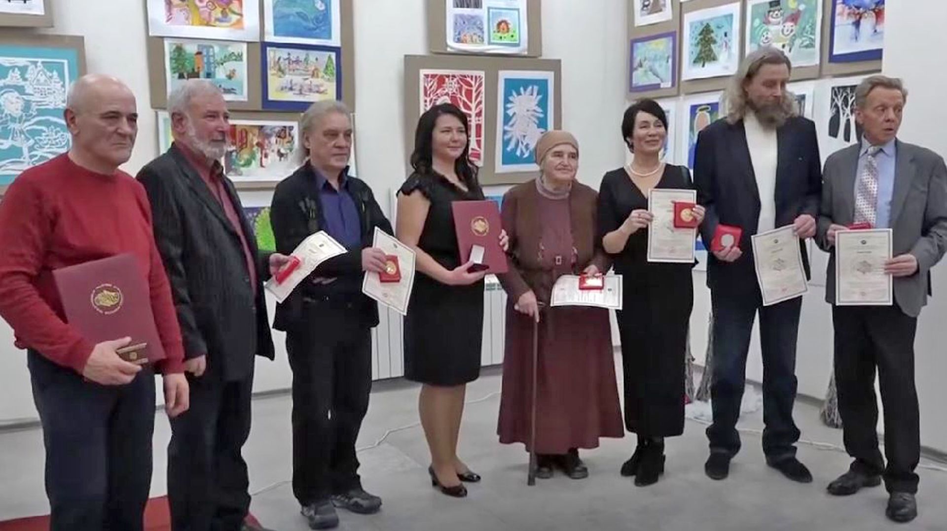 Николай Седнин поздравляет лауреатов конкурса AEA