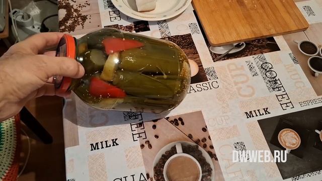 Сало, огурцы и поход в магазин... просто очередной день...