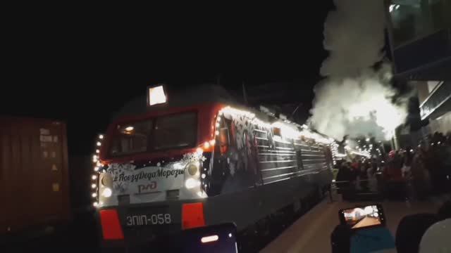 ≪ПОЕЗД ДЕДА МОРОЗА≫  БАМ Таксимо Татьяна Шаманская - АВТОР. Станция Таксимо 02. 11.2022 года.