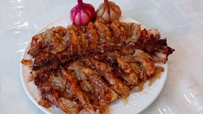 Рыбка на Луковой Подушке в Духовке .