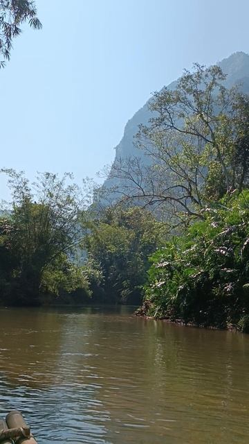 Прогулка на плотах по реке в Национальном парке Као Сок, Тай (Floating on Bamboo Rafts in Kao Sok)