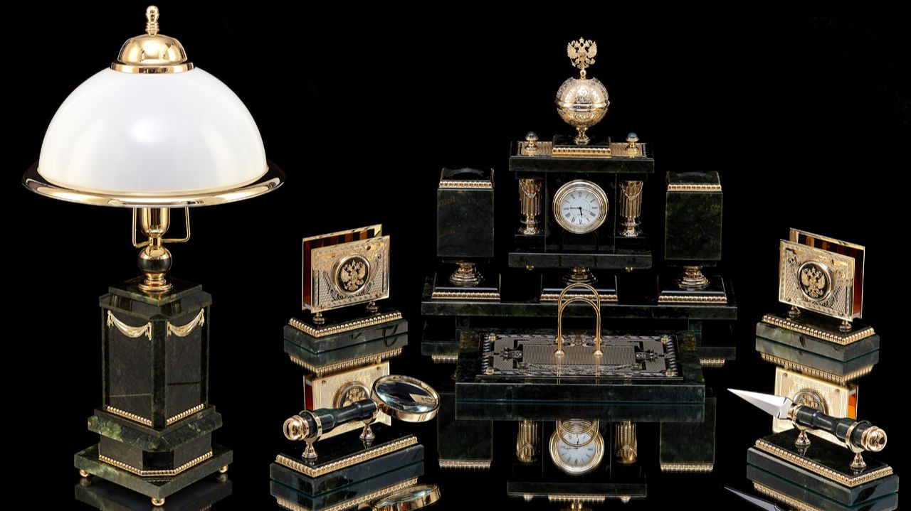 Настольный набор из нефрита Держава с лампой