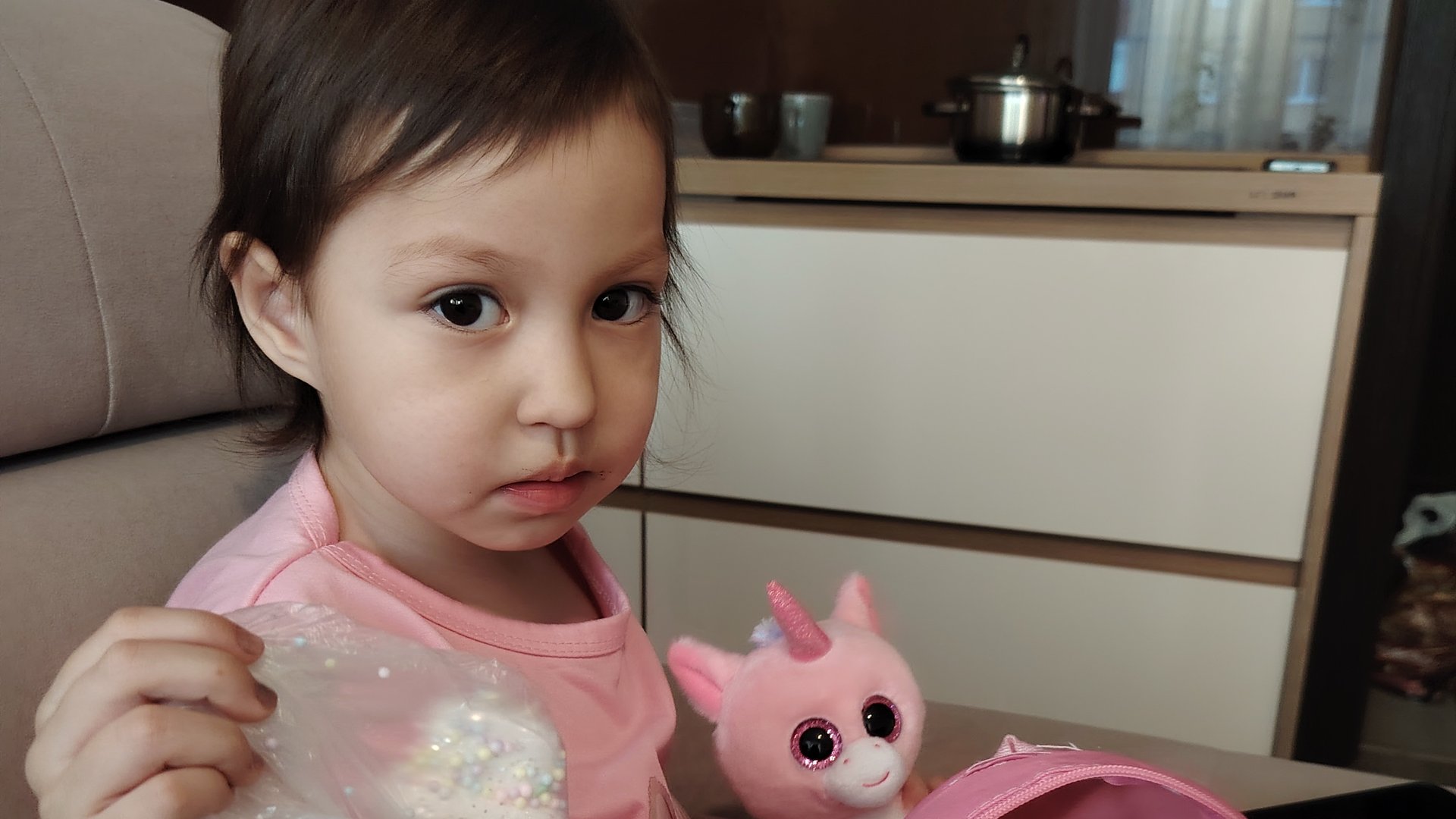 Алина первый раз играет в майнкрафт