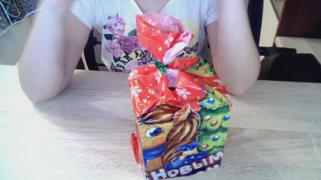 Распаковка новогоднего подарка