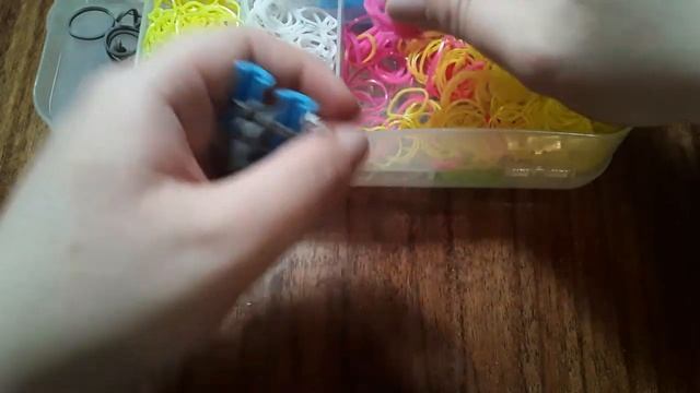 Плетём фигурку "Световой меч из вселенной Звёздные воины" на рогатке.